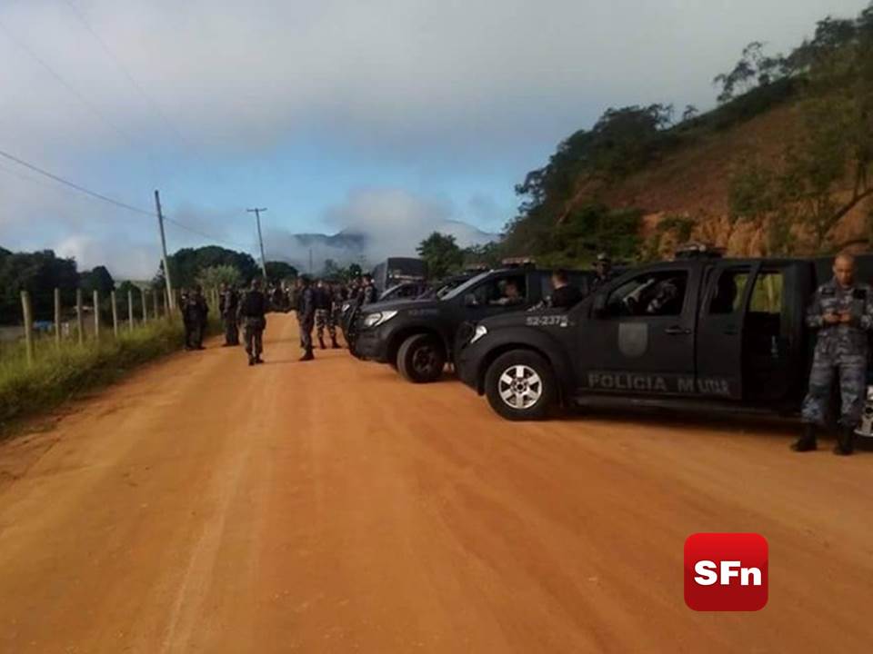 Batalhão de choque faz ação de reintegração de posse no interior do RJ ...