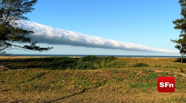 ‘Nuvem rolo’ chama atenção em praias de São Francisco e São João da ...